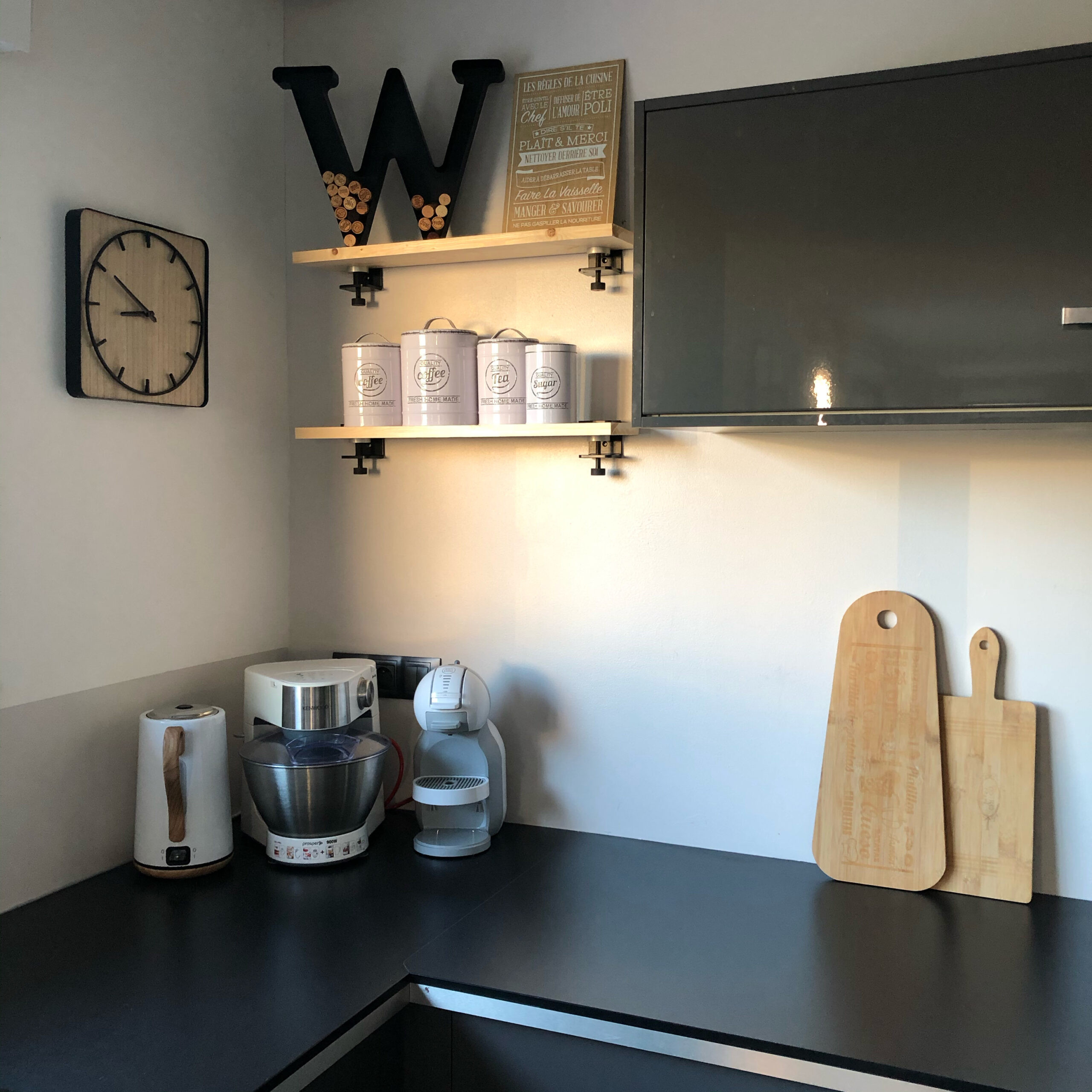 Accroche murale BRACKET : créez une étagère design unique