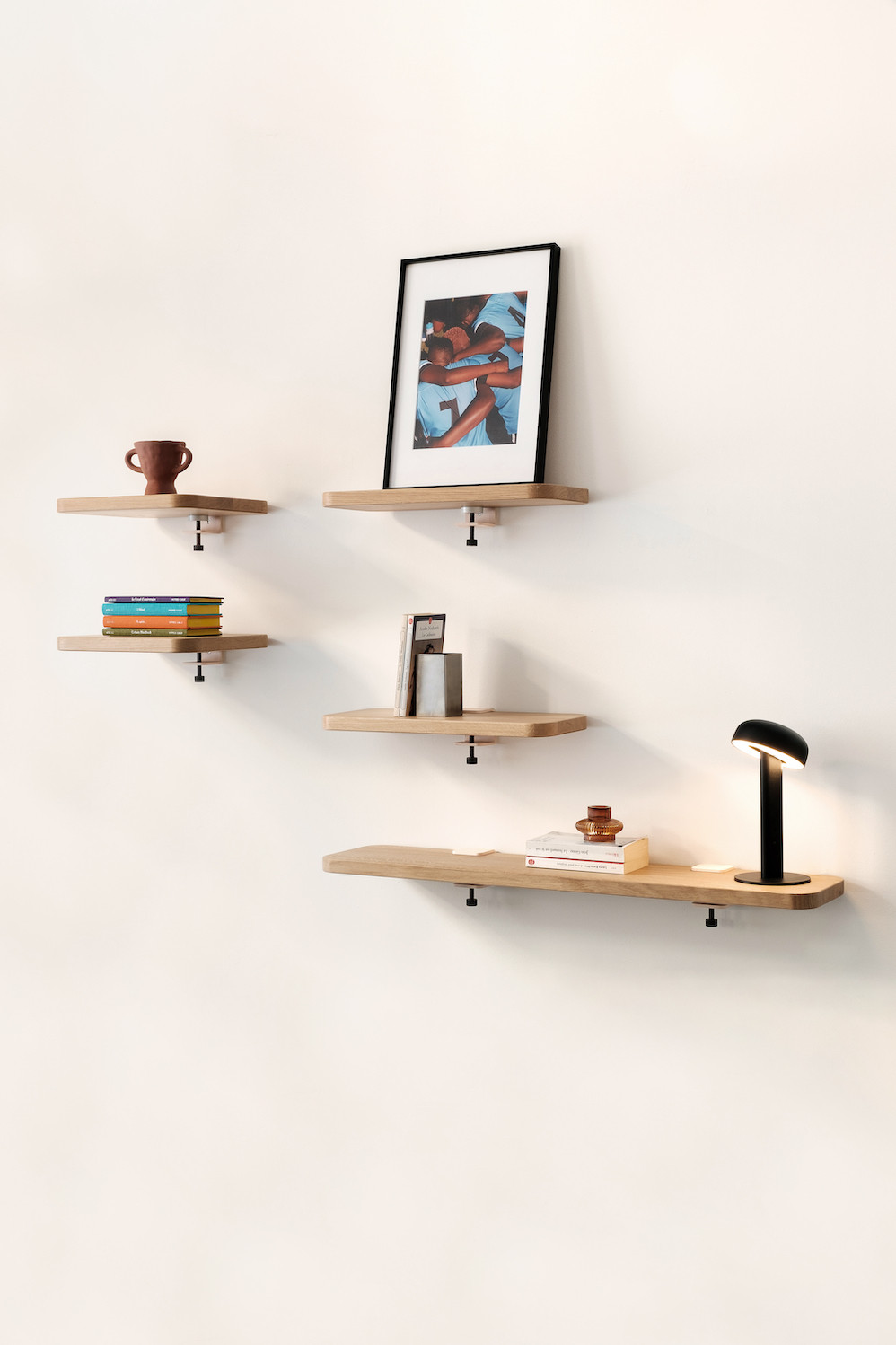 Accroche murale BRACKET : créez une étagère design unique