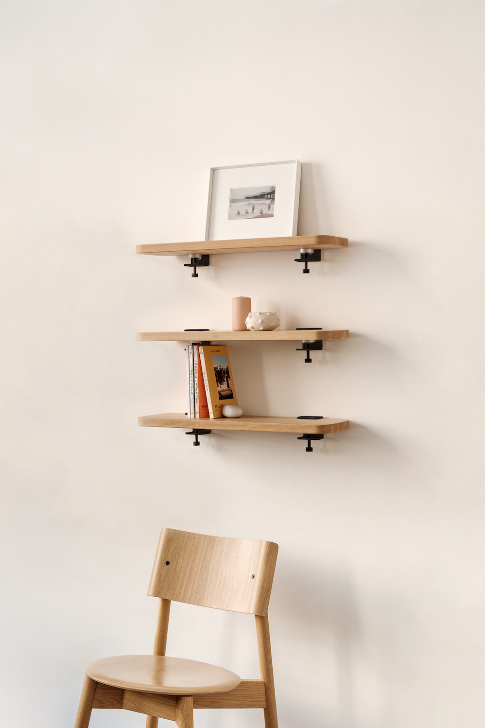 Accroche murale BRACKET : créez une étagère design unique