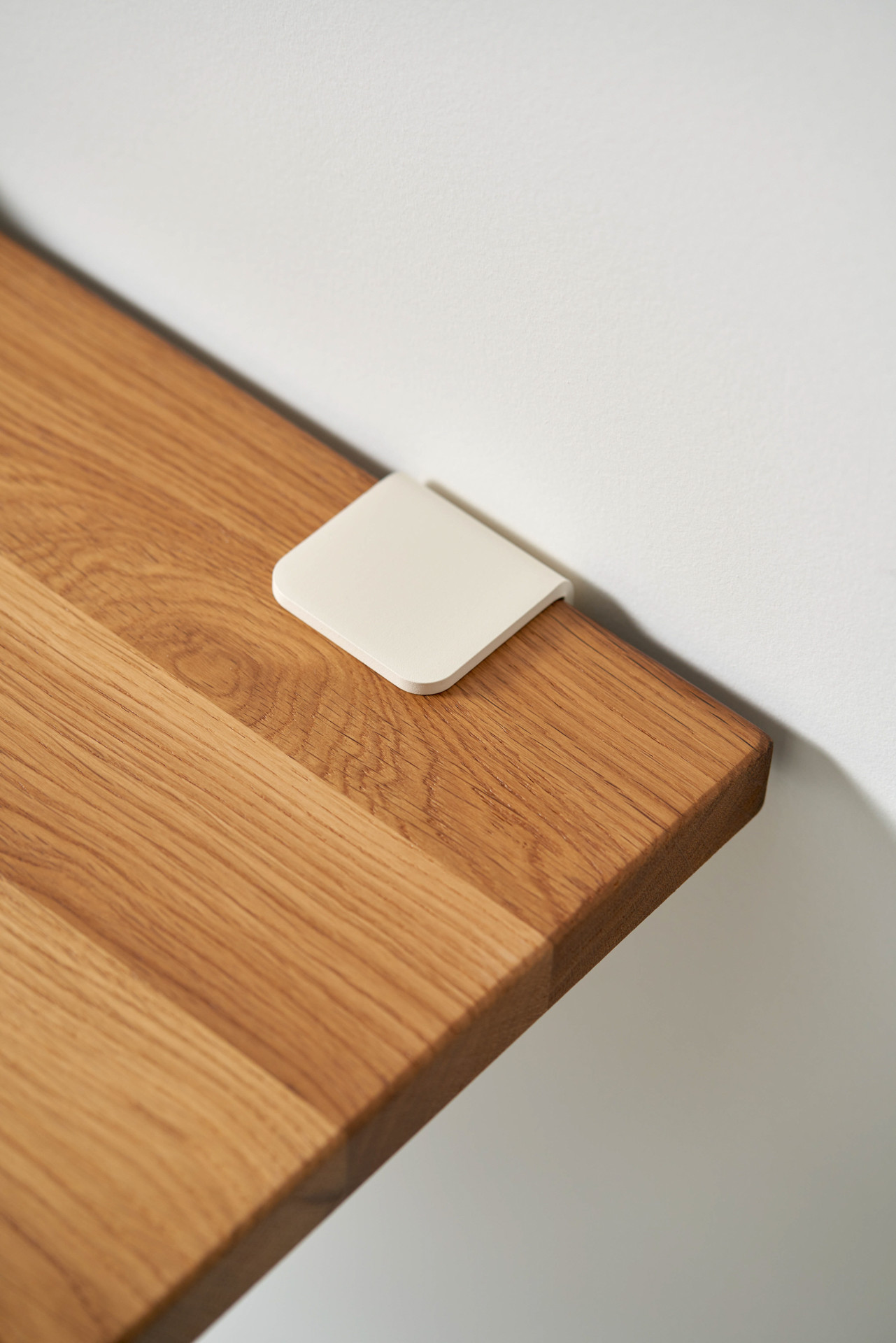 Accroche murale BRACKET : créez une étagère design unique
