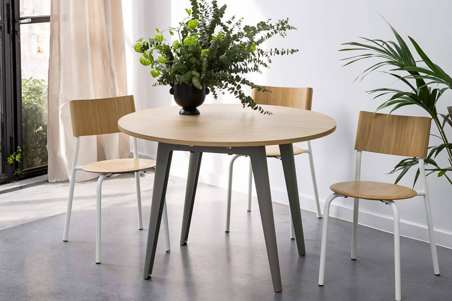 NEW MODERN, the new table system for large desks and tables