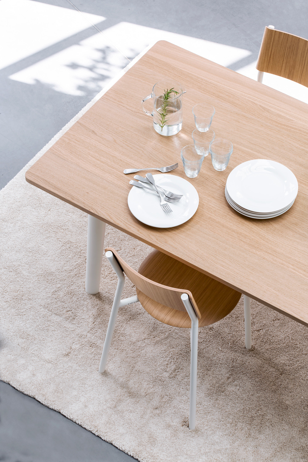 NEW MODERN, the new table system for large desks and tables