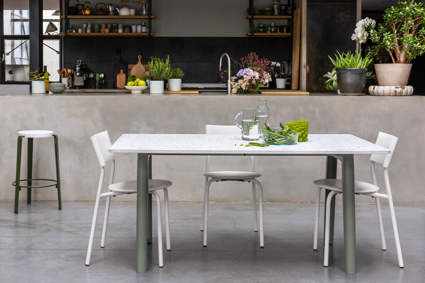 NEW MODERN, the new table system for large desks and tables