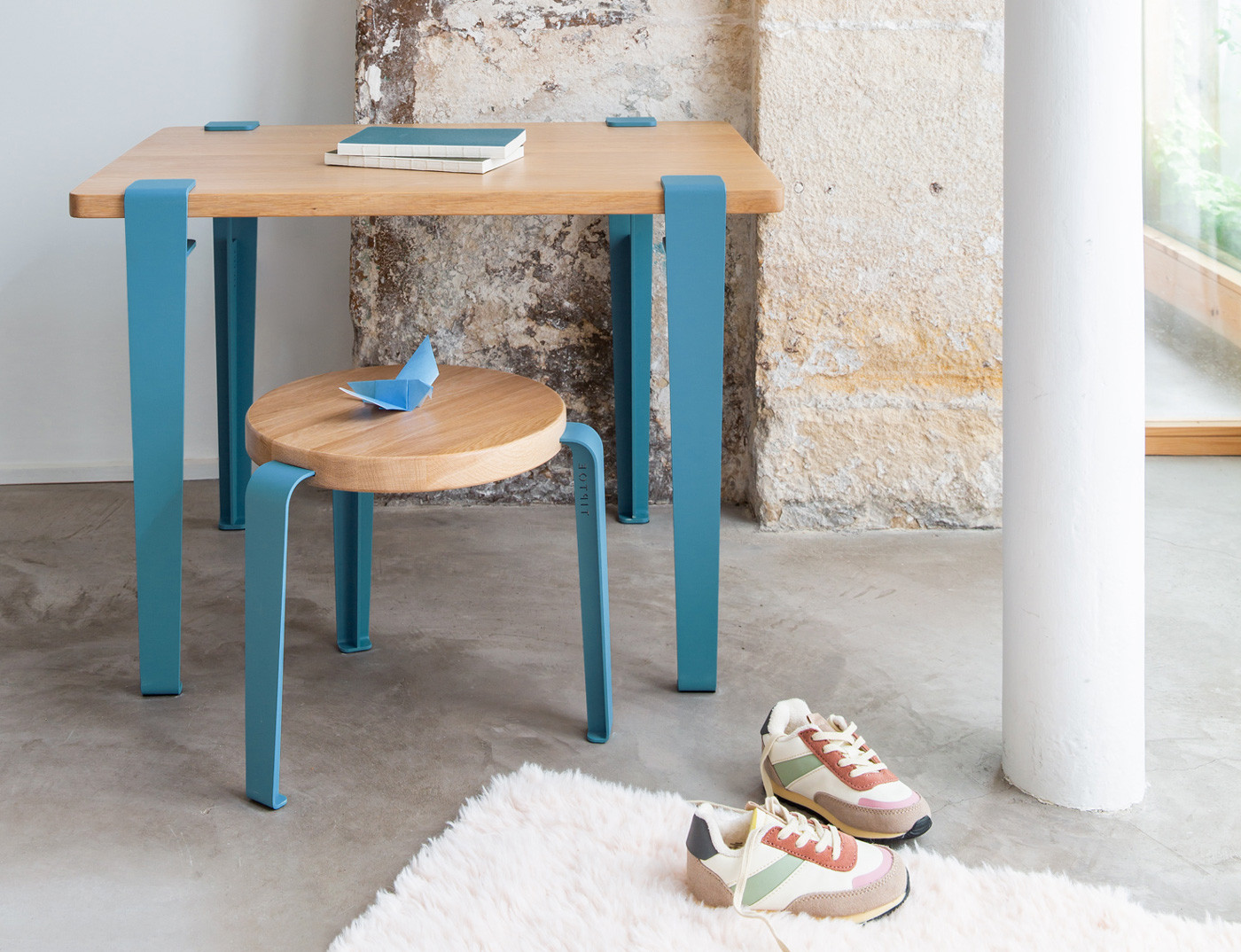 Collection KIDS mobilier enfant - bureau et tabouret enfant