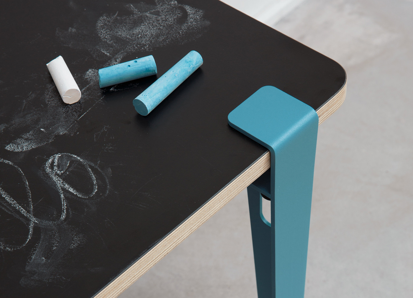 Collection KIDS mobilier enfant - bureau et tabouret enfant
